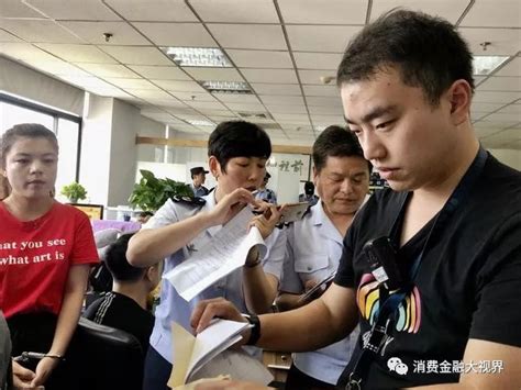 上海警方破获特大涉税案 200人团伙控制1600余家公司虚开发票10亿元 杨某