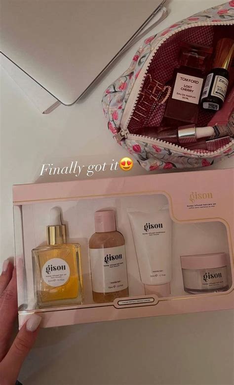 Пин от пользователя S O P H I E на доске Make Up And Beauty Предметы макияжа Косметика Идеи