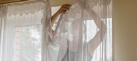 How To Hang Curtains In Easy Steps Budget Dumpster