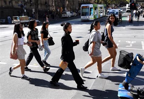 Australia D Ng Th Th C V Ng Nh Ng Chi M Nh Tay Khi Du L Ch N C Ngo I Nh P S Ng Kinh T