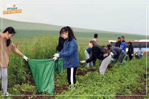 З Мэндсайхан Ургац хураах ажилд залуус идэвхтэй оролцохоо илэрхийлсээр байгаа нь талархууштай