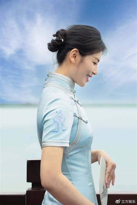 刘涛穿素雅旗袍优雅端庄 蛮腰纤细东方韵味十足