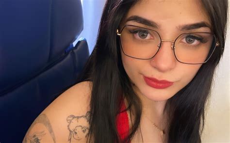 Karely Ruiz Encanta Con Body Transparente Desde Su Corvette Rosa Fama