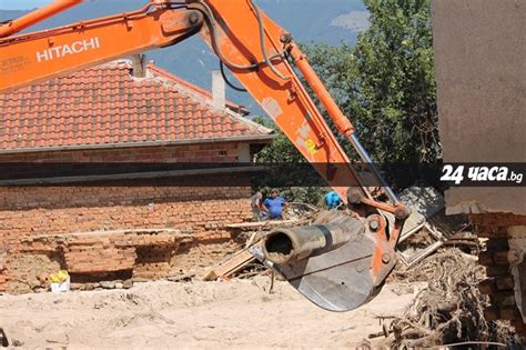 Раздават строителни материали на пострадалите от наводнението в Каравелово и Богдан