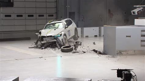 2023 Bmw X1 Aces Iihs Passenger Side Small Overlap Front Crash Test Autoevolution