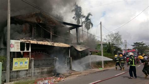 ထားဝယ်ခရိုင်၊ လောင်းလုံးမြို့နယ် သာယာကုန်းရပ်ကွက်၊ ထားဝယ် ရှင်မော်ကားလမ်းဘေး ဓာတ်ဆီဆိုင်နှင့