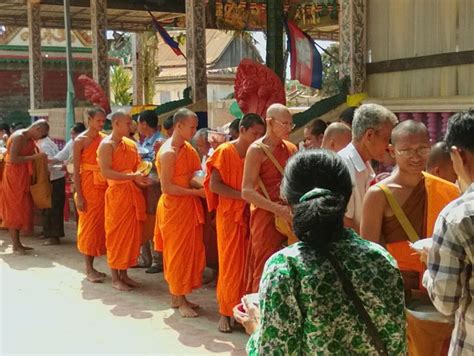 បុណ្យផ្កាប្រាក់រស្មីសាមគ្គីវត្តពោធិជ័យឃុំសេកុងស្រុកសៀមប៉ាងដើម្បីប្រមូលបច្ច័យកសាងព្រះវិហារបន្ត