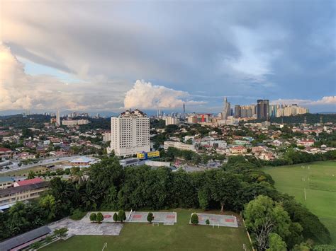 Oneplus T Vs Samsung Galaxy S Fe The Flagship Killers Soyacincau