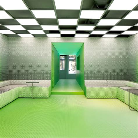 Noa Raviv Uses Grid Patterns And 3d Printing In Fashion Collection