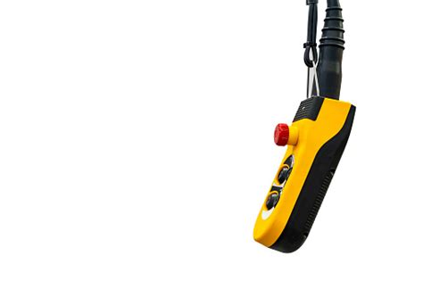 노란색 색상 전기 원격 스위치 제어 푸시 버튼 스위치 호이스트 리프트 또는 크레인을 위한 방향을 앞뒤로 또는 클리핑 경로로 격리된 산업에서 의 움직임을 스위치에 대한 스톡