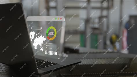 Kpi 및 M을 통한 데이터 분석 및 관리 시스템을 위해 컴퓨터 및 대시보드를 사용하는 비즈니스 분석가 프리미엄 사진