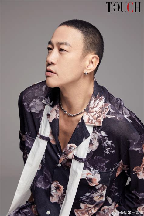 看到了何润东的大片还是非常惊喜 何润东 大片 寸头 新浪新闻