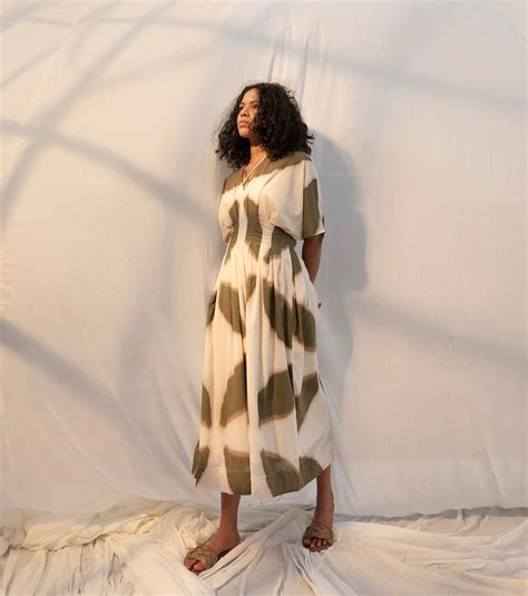 Phyllis Model Pakaian Pakaian Model