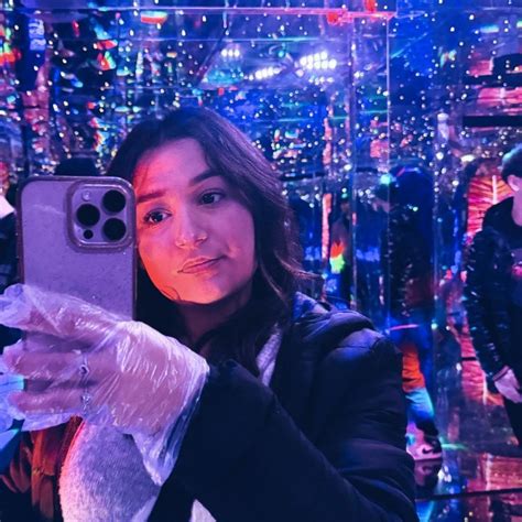 Allison Allisonolveraa Snapchat Stories Spotlight And Lenses