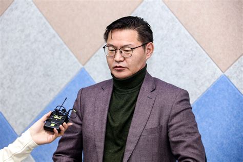 ЖИЖИГЛЭН ХУДАЛДАА ЭРХЛЭГЧИДТЭЙ УУЛЗАЛТ ХИЙЖ АСУУДЛЫГ НЬ СОНСЛОО