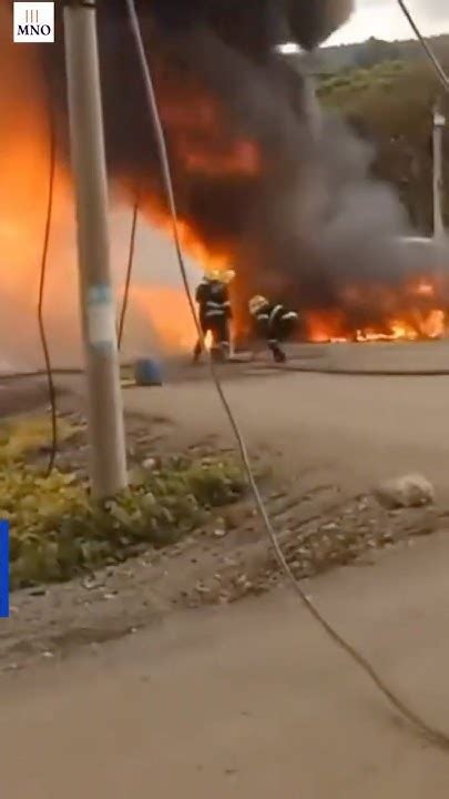 တောင်ကြီး − ဟိုပုံးလမ်းပိုင်းတွင် ကားလေးစီးဆင့်တိုက်ပြီးဆီဘောက်ဆာကားမီးလောင်မှုကြောင့် ၂ဦးသေဆုံး