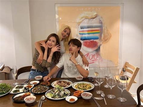 5월의 신부 이다해 ♥세븐 얼굴 뚫어지겠네…바다 딸 축하 공연에 만족 텐아시아