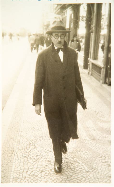 Fernando Pessoa 90 Anos Depois De Sua Morte Um Roteiro Pela Lisboa De