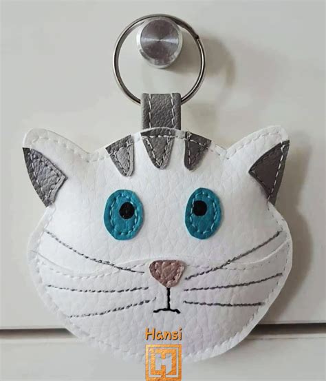 ‎گالری چرم هانسی👌😍‎ ‎ ترفند تمیز دوختن گوشه های زیپ کیف دور زیپ 😉😊👌 🌱سلام دوستان هنرمندم ️🙋