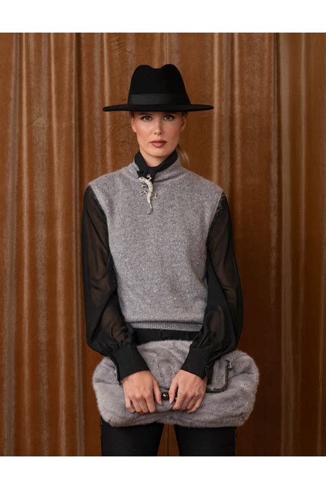 Πλεκτή αμάνικη μπλούζα με παγιέτες στην ύφανση γυναικεία