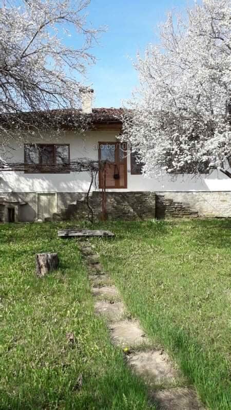 Къща в село Градец Едноетажна къща 78 кв м РЗП 700 кв м двор Къщи Вили Градец ЧАСТНА