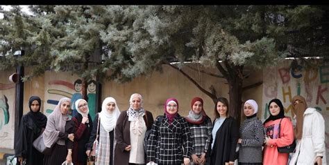 جامعة فيلادلفيا تقيم أنشطة تعليمية وترفيهية في مدرسة رملة بنت أبي سفيان