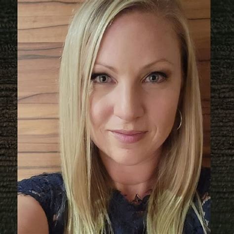 Millennial Ladies How Are You Adjusting To This Wide Leg Mom Jean