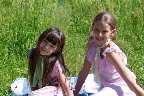 Hermanas Foto De Archivo Imagen De Hermanas Hermana 1147174