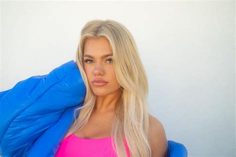 Lillian Hepler Shares New Single Famous • Withguitars