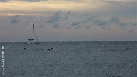 해지는 바다를 지나는 요트 Stock Video Adobe Stock