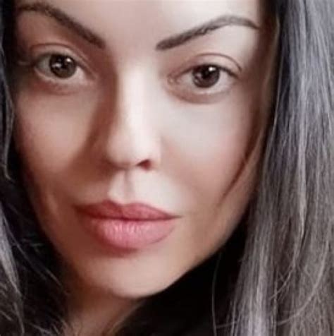 Славея Сиракова проплака Живея в тормоз и страх Заплашват мен и детето ми За Жената