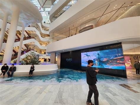 단독 디즈니도 반했네영화 아바타 감독 더현대서울 찾는다