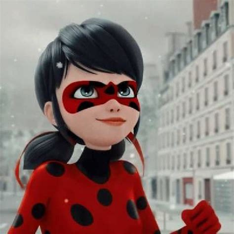 عکس دختر کفشدوزکی؛ زیباترین عکس های دختر کفشدوزکی و گربه سیاه برای پروفایل ستاره