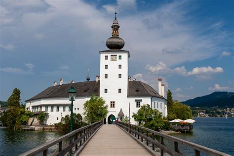Gmunden schloss ort o schloss orth en el lago traunsee en la ciudad de ...