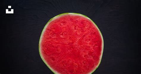 얇게 썬 수박의 근접 촬영 사진 사진 Unsplash의 무료 음식 이미지