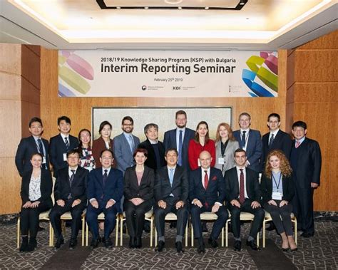 Деканът на Стопанския факултет доц Седларски взе участие в програма на Корейския институт за