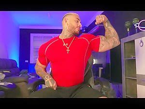 Latino Flexing On Cam Mymusclevideo Com