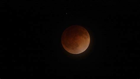 Do You Need To Wear Glasses To See The Total Lunar Eclipse Heres What