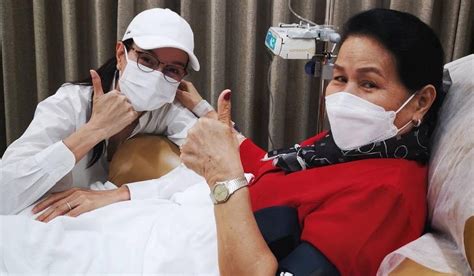 รวมรูปภาพของ อุ๋ม อาภาศิริ สุดอาลัยสูญเสียคุณแม่ โพสต์เศร้าจับมือกันจนนาทีสุดท้าย รูปที่ 8 จาก 24