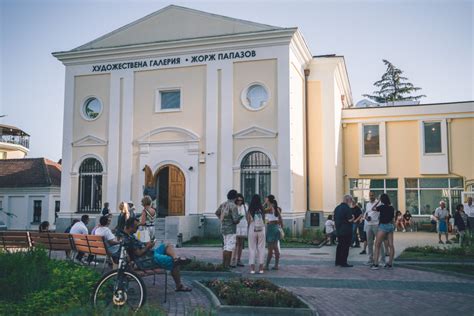 Посветената на празника на Ямбол изложба „Светлината“ в седем зали в обновената галерия — Радио