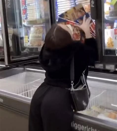 Jules 🍑🍑🍑 Scrolller