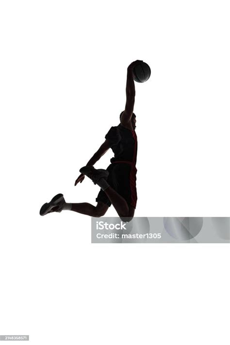 슬램덩크 뒷모습 실루엣 젊은이 농구 선수가 흰색 배경에 고립 된 게임 중에 공을 던지는 움직임 20 24세에 대한 스톡 사진 및 기타 이미지 Istock