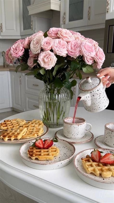 ВОН КАКОЙ ФОН [21 июн 2024 в 23 29] эстетика лето кофе букет завтрак цветы дом уют