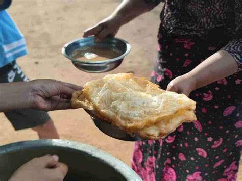 ဆားလင်းကြီးရှိ စစ်ဘေးရှောင် ပြည်သူများကို အစားအသောက်များ ကျွေးမွေးလှူဒါန်း Khit Thit Media