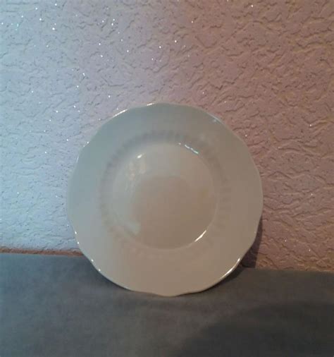 Білі тарілки 7 шт — ціна 35 грн у каталозі Тарілки Купити товари для дому та побуту за