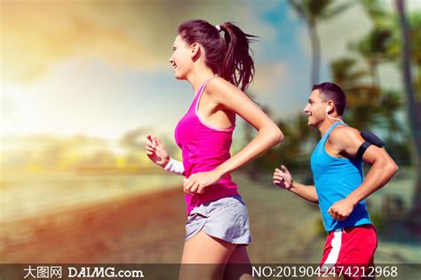 跑步男女 户外跑步女 伤感说说吧