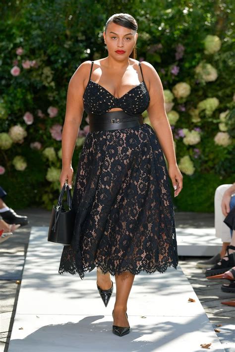 헐리우드 좀 호불호 갈리는 플러스 사이즈 모델