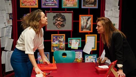 Gidon의 매듭 게임은 극장을 사랑하는 사람들을 만났습니다 경상 정치 경제 신문