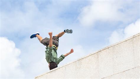 Research How Risky Behavior Spreads