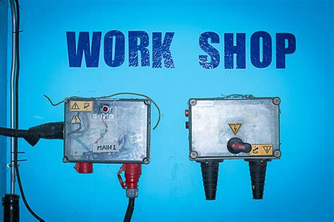 타워 크레인 및 유지 보수 시스템을 테스트하기 위해 전력을 제어하기 위한 모든 작업장에서 차단합니다 0명에 대한 스톡 사진 및 기타 이미지 Istock